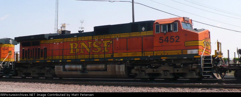 BNSF 5452